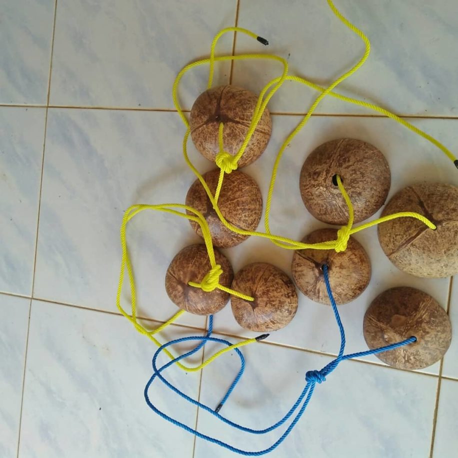 JUAL MAINAN TRADISIONAL EGRANG BATOK KELAPA DI GUNUNG KIDUL – Dlingo Family